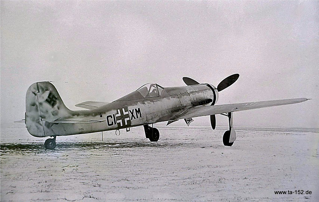 1-198) Ta 152 C-0 R11 V7, serial no. 110 007, CI + XM, 5.1.1945 | Focke ...